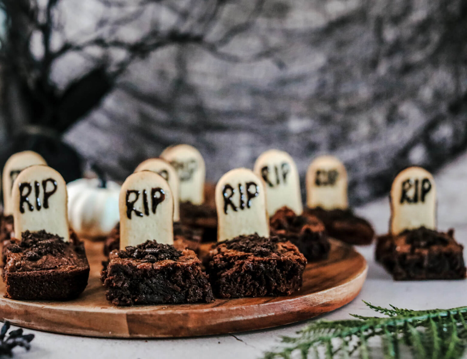 Graveyard Halloween Brownies - Dish 'n' the Kitchen