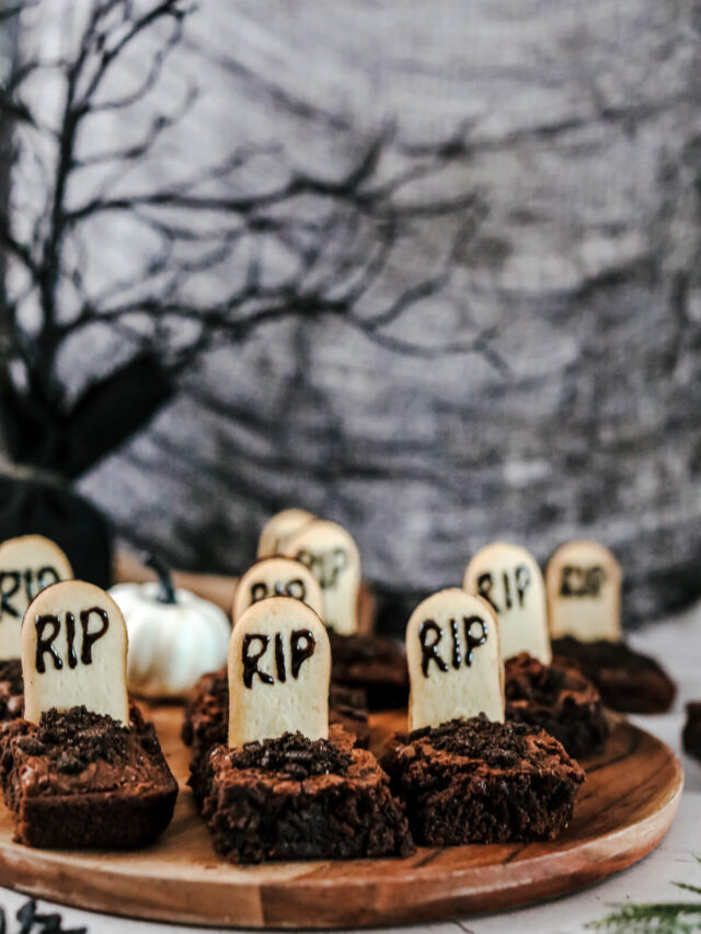 Graveyard Halloween Brownies - Dish 'n' the Kitchen