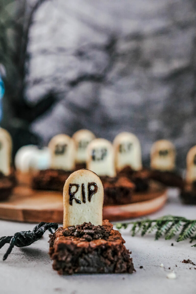 Graveyard Halloween Brownies - Dish 'n' the Kitchen
