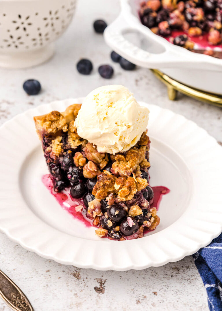 Blueberry Crumble Pie - Dish 'n' the Kitchen