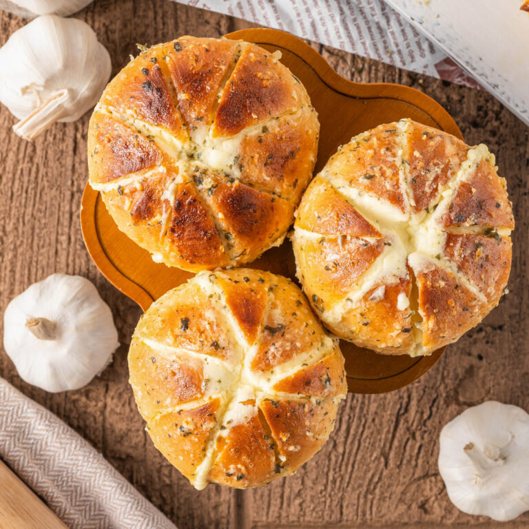 Korean Cream Cheese Garlic Bread - Dish 'n' the Kitchen