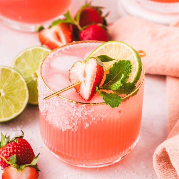 Sensational Strawberry Margarita - Dish 'n' the Kitchen